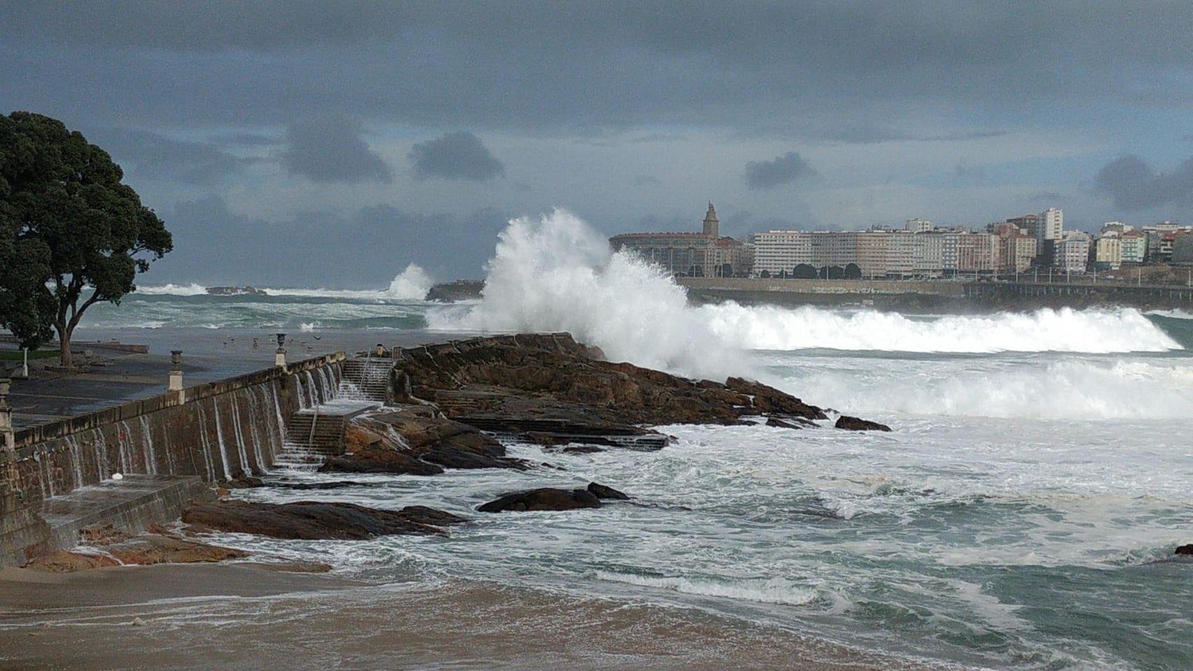 A Coruña entra en alerta por temporal en tierra y mar