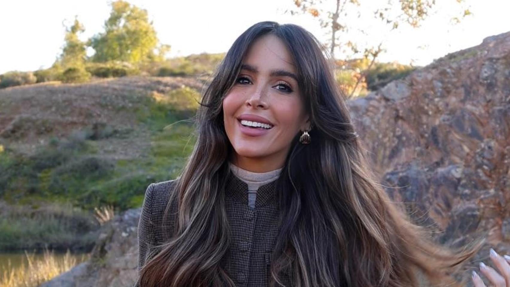 Rocío Osorno recibe el 2025 con este ideal 'total look' de Mango ...
