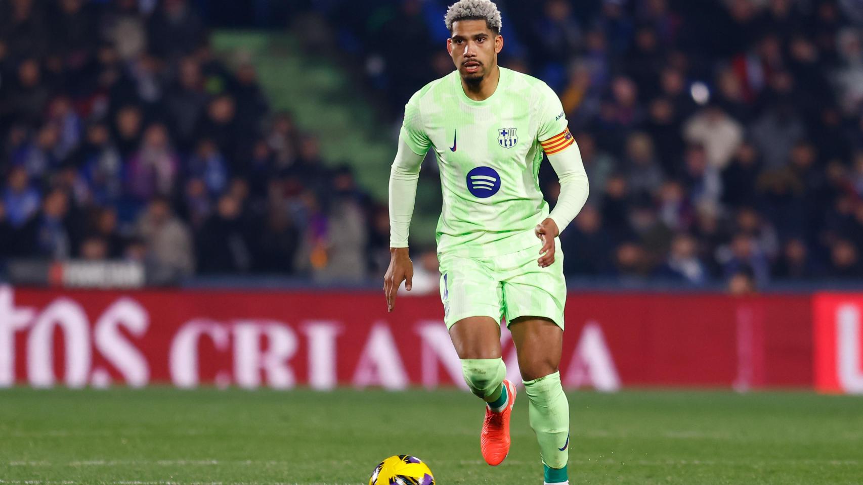 El culebrón de Ronald Araujo llega a su fin: el Barça hace oficial la ...