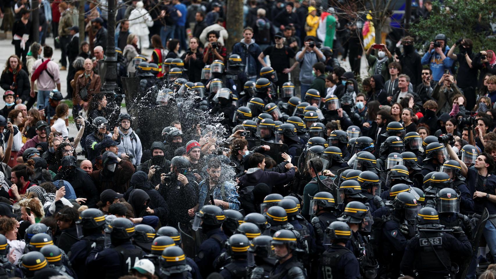 Las protestas en contra del racismo en París derivan en enfrentamientos ...