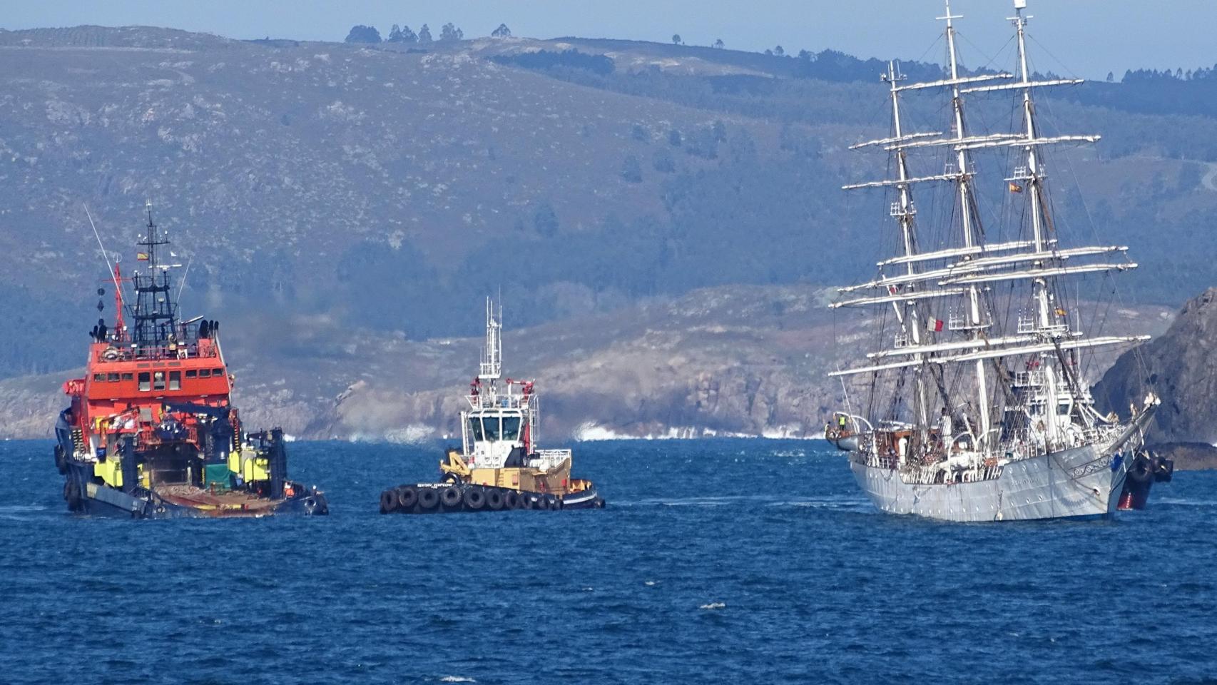El buque Ría de Vigo acude al rescate del velero Christian Radich y lo ...