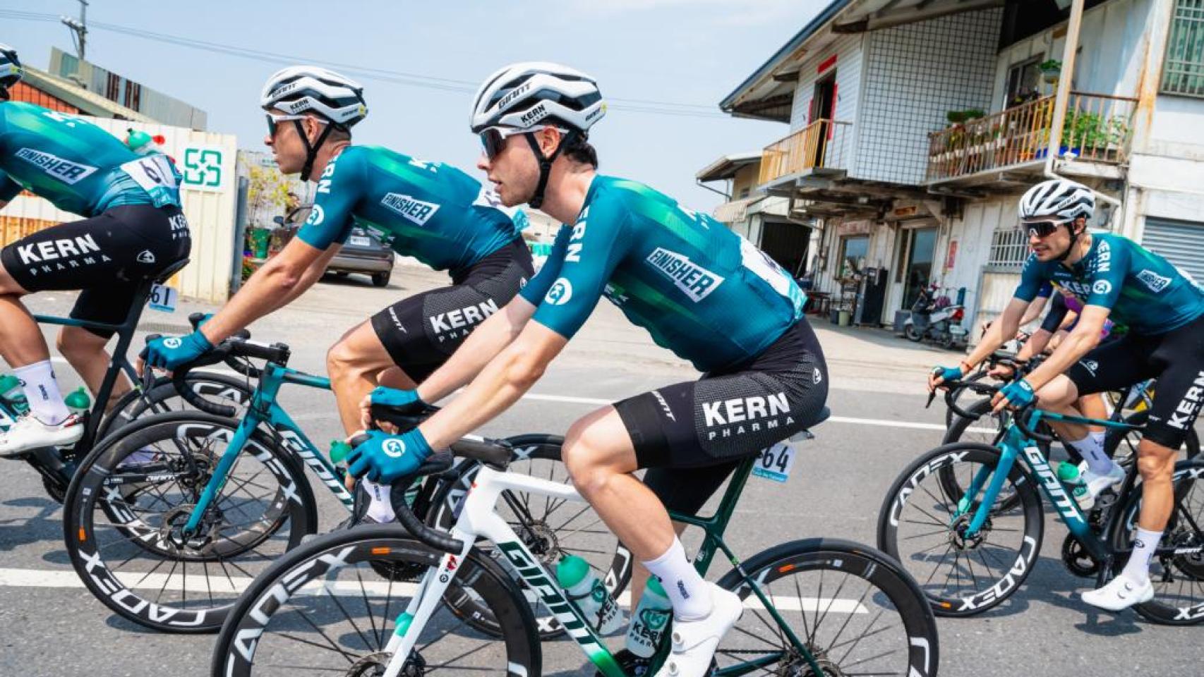 La Vuelta 'se carga' a Kern Pharma y regala su tercera invitación a Q36 ...