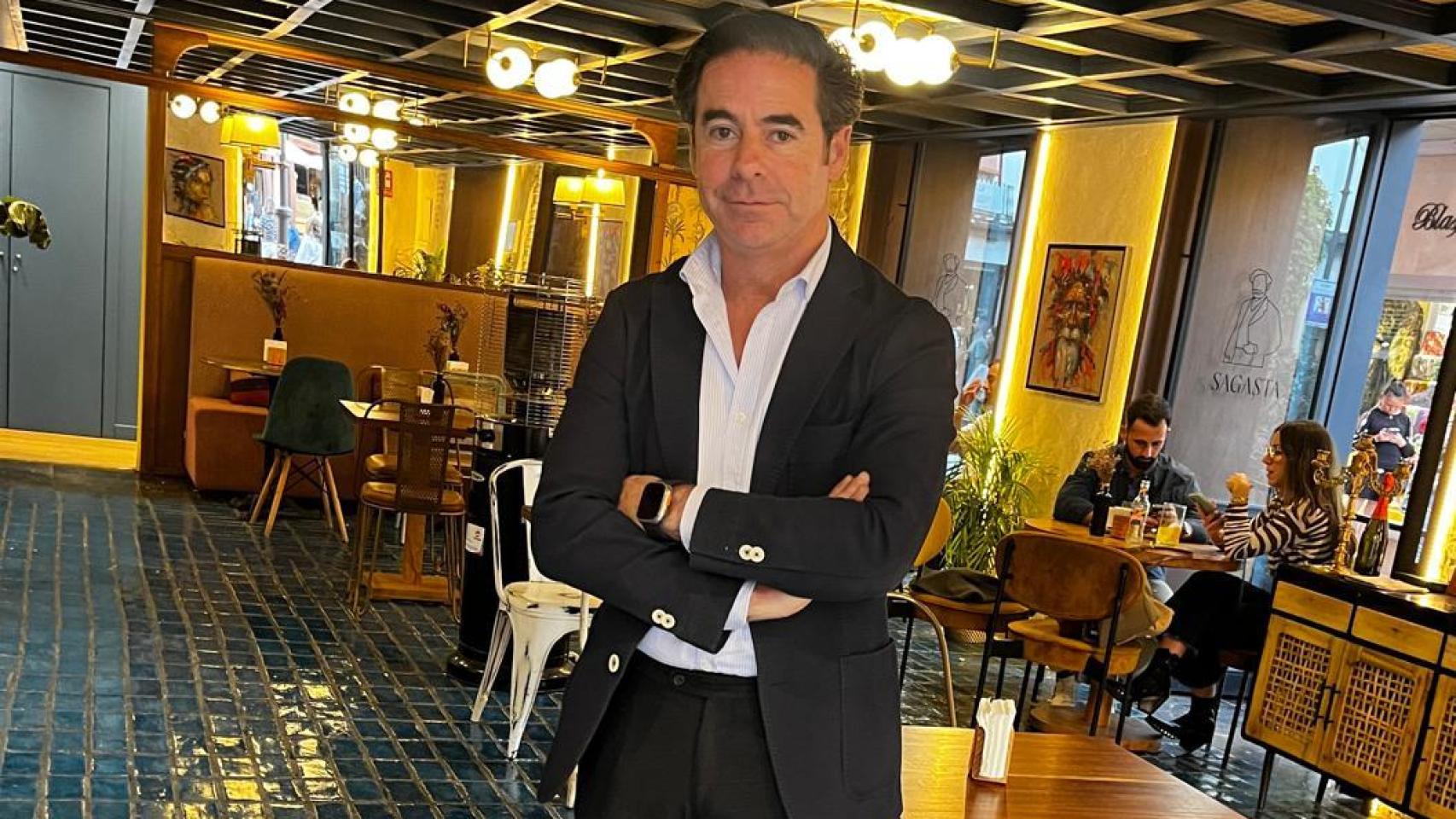 Antonio Luque, hostelero de la plaza de El Salvador: "Tenemos que ...