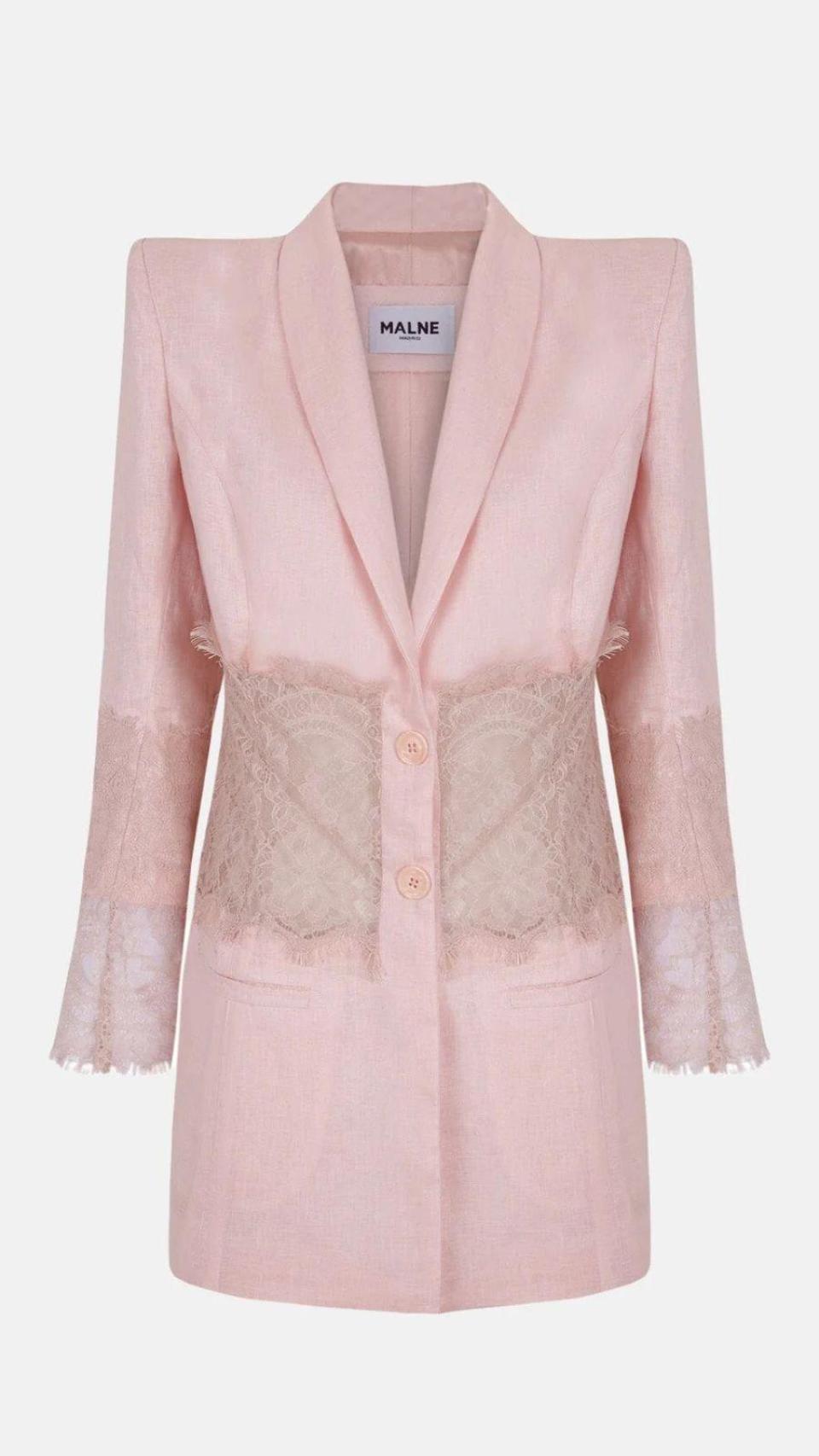 Mar Flores lleva la americana en color rosa bebé y con encaje ideal ...