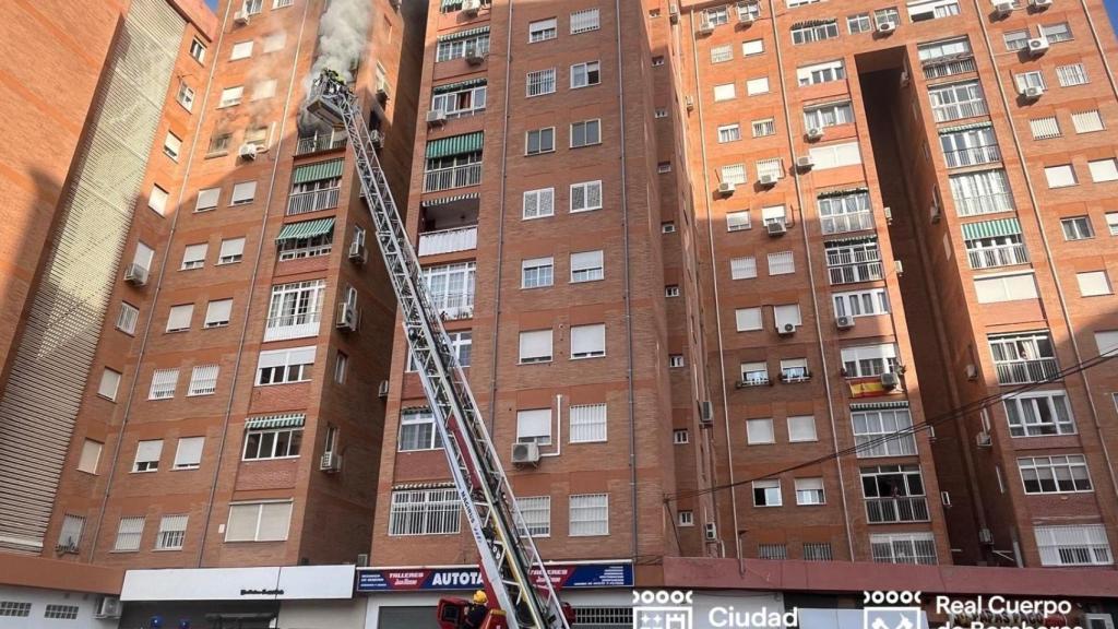 24 personas afectadas en el incendio de un bloque en la avenida de ...