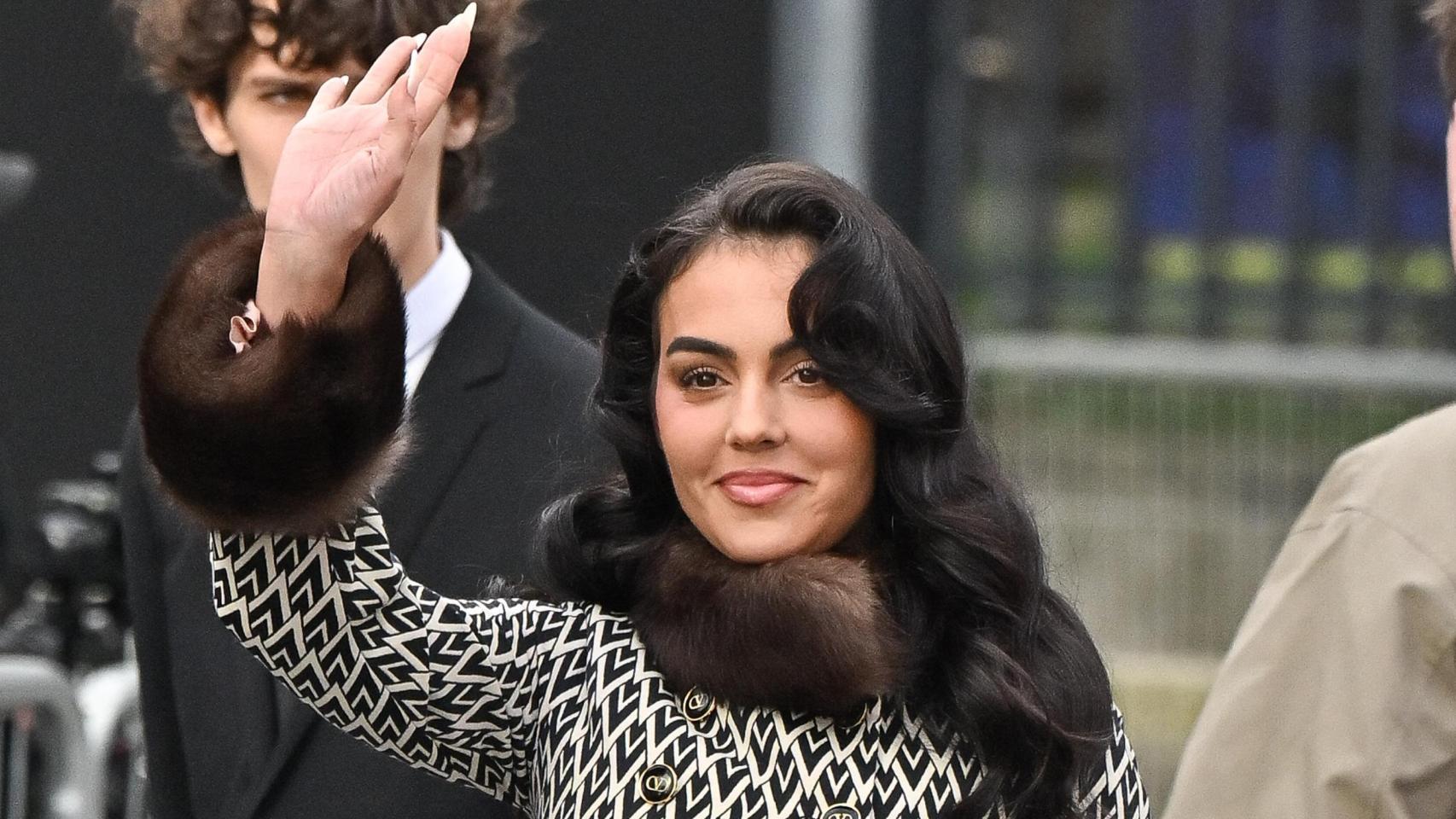 Georgina Rodríguez convierte esta minifalda de Gucci, por menos de 1. ...