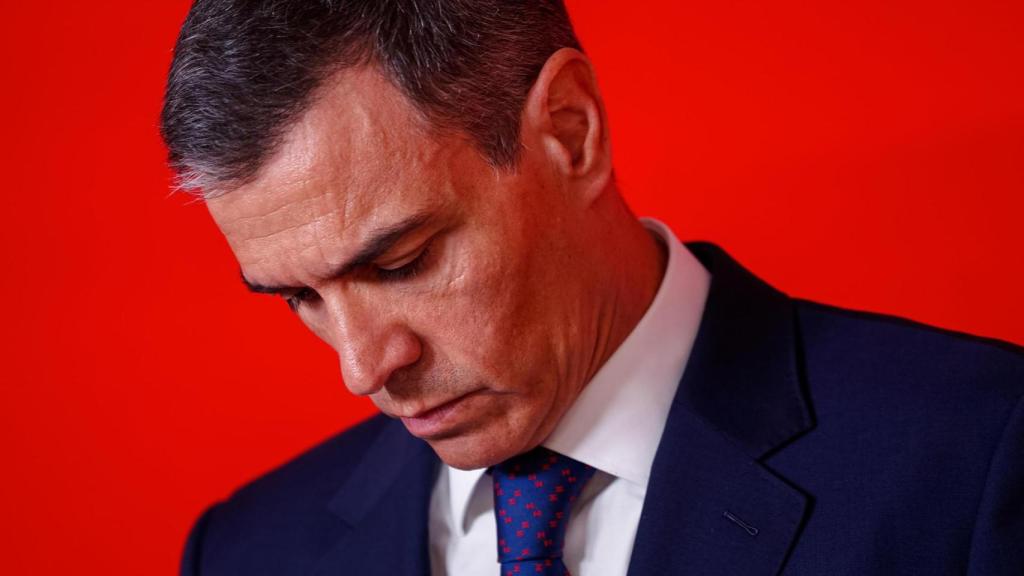 La receta de Sánchez ante la crisis del PSOE: aguantar hasta 2027 y ...
