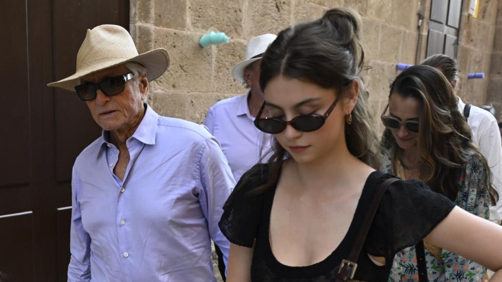 La hoja de ruta de Michael Douglas y su hija, Casy, en Menorca: del ...