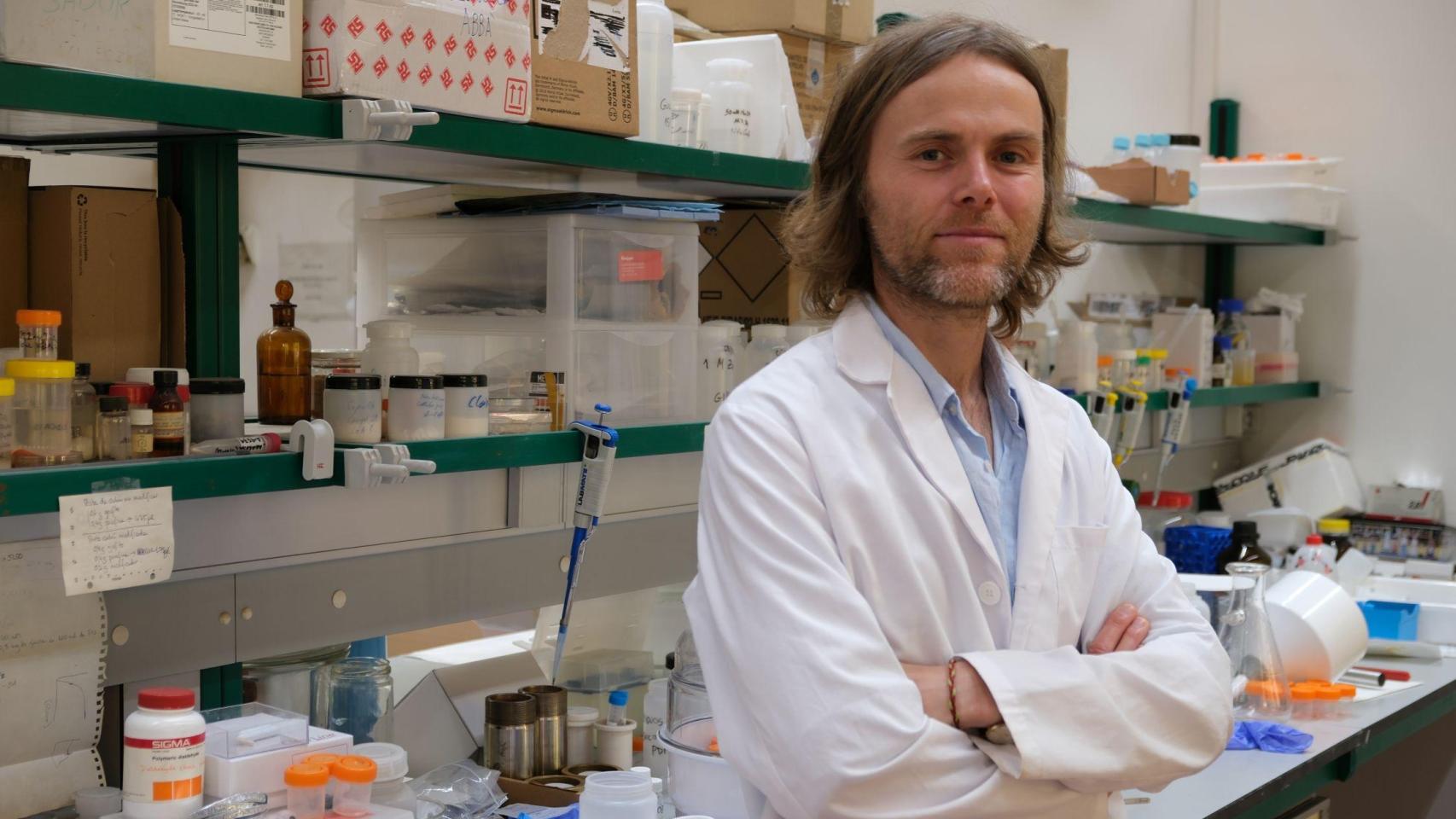 Bernd Wicklein, el investigador que ha desarrollado una espuma basada ...