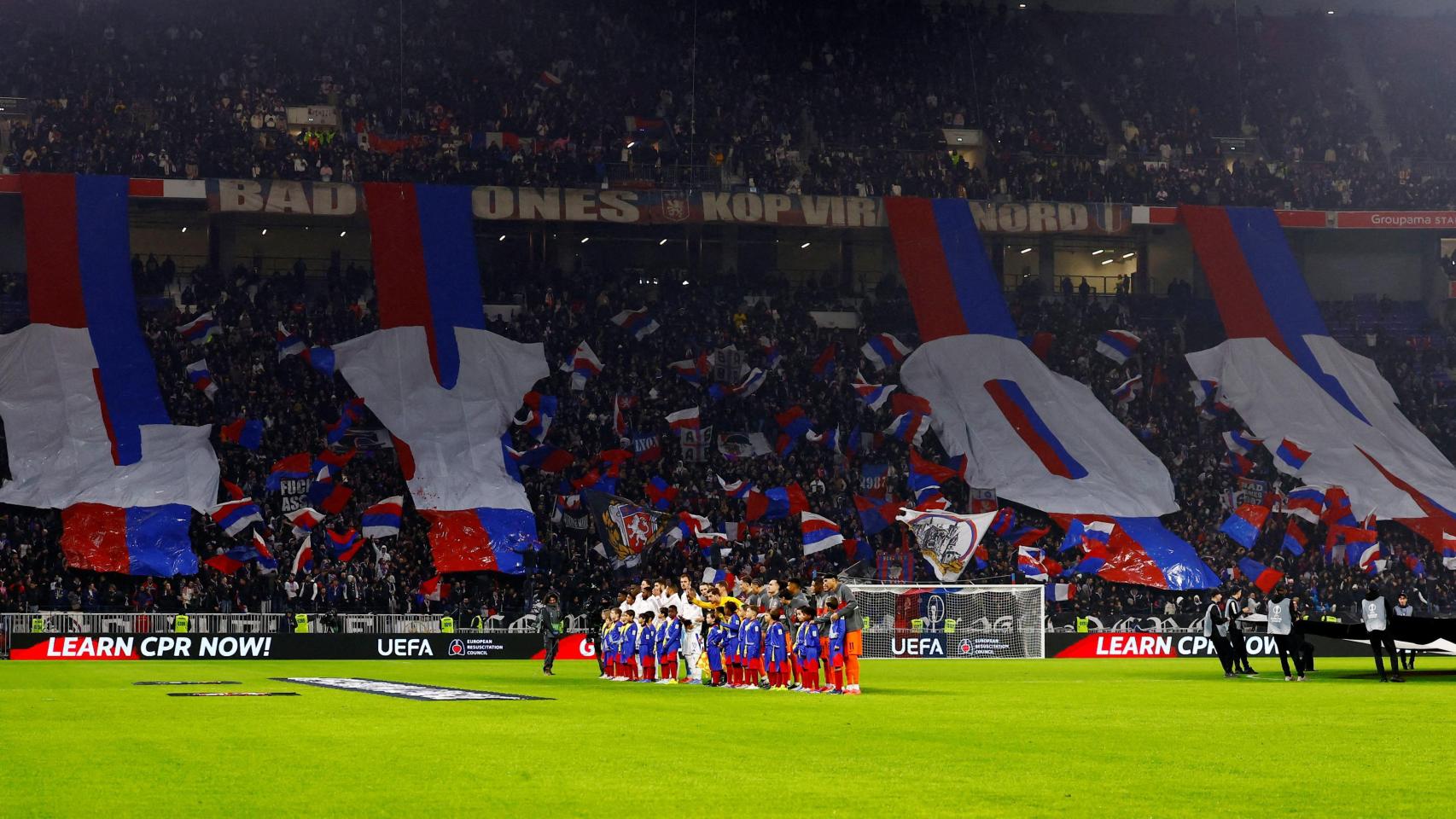El Olympique de Lyon evita el descenso a la Ligue 2 y salva el momento ...