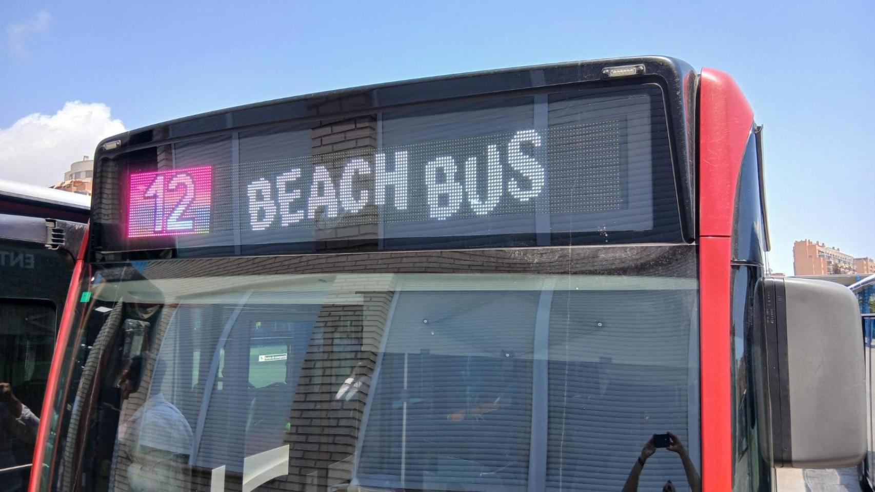 Alicante estrena los "Beach Bus" para acercar a residentes y turistas a ...