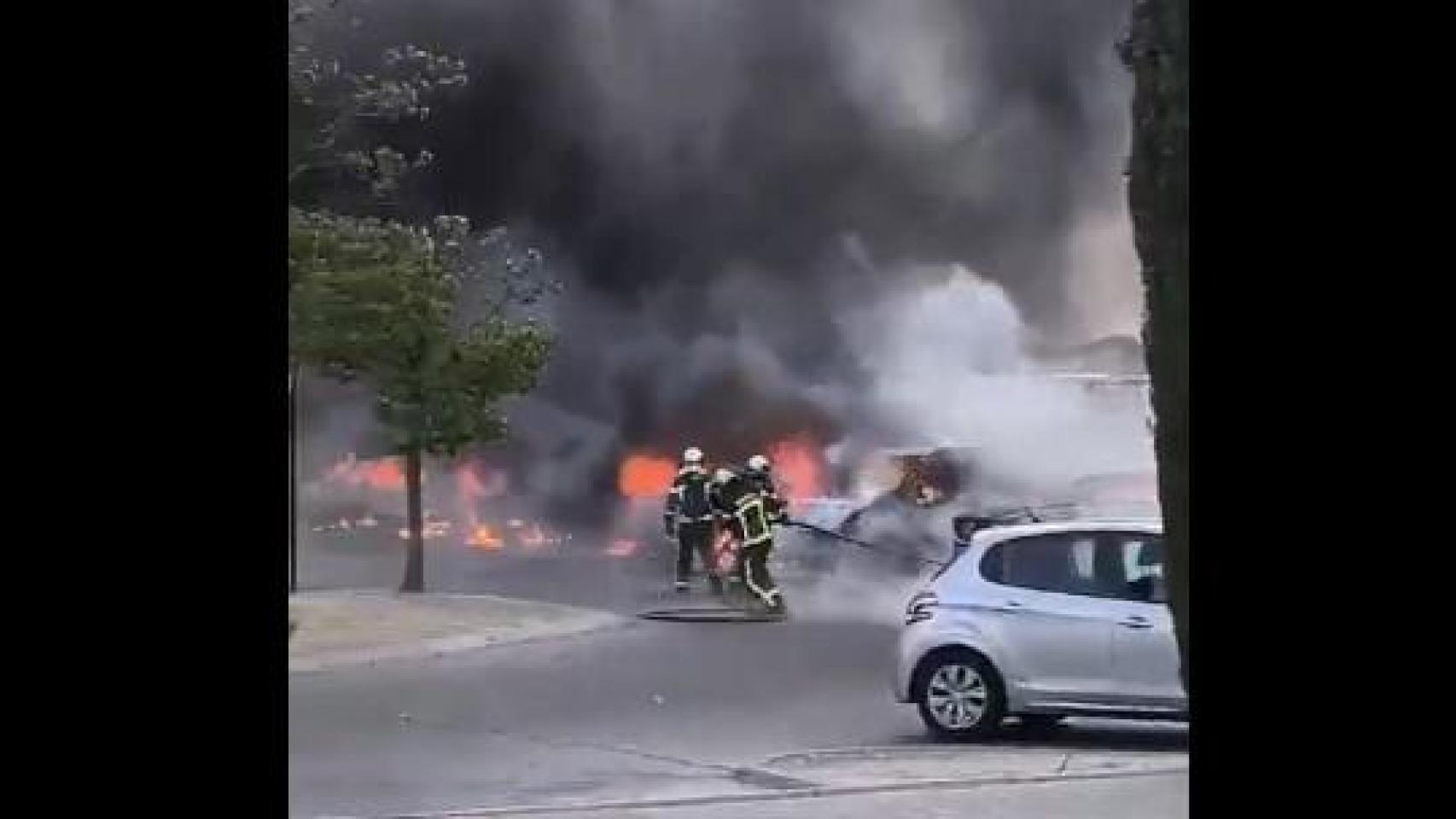 Nuevo incendio en Madrid: arden 10 coches en el parking del centro ...