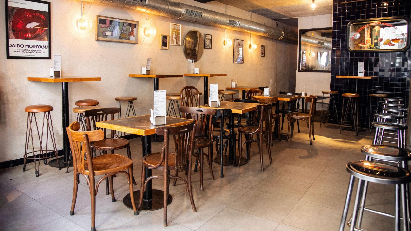 La segunda vida de Casa Clavel, el bar de copas de Malasaña que se ...