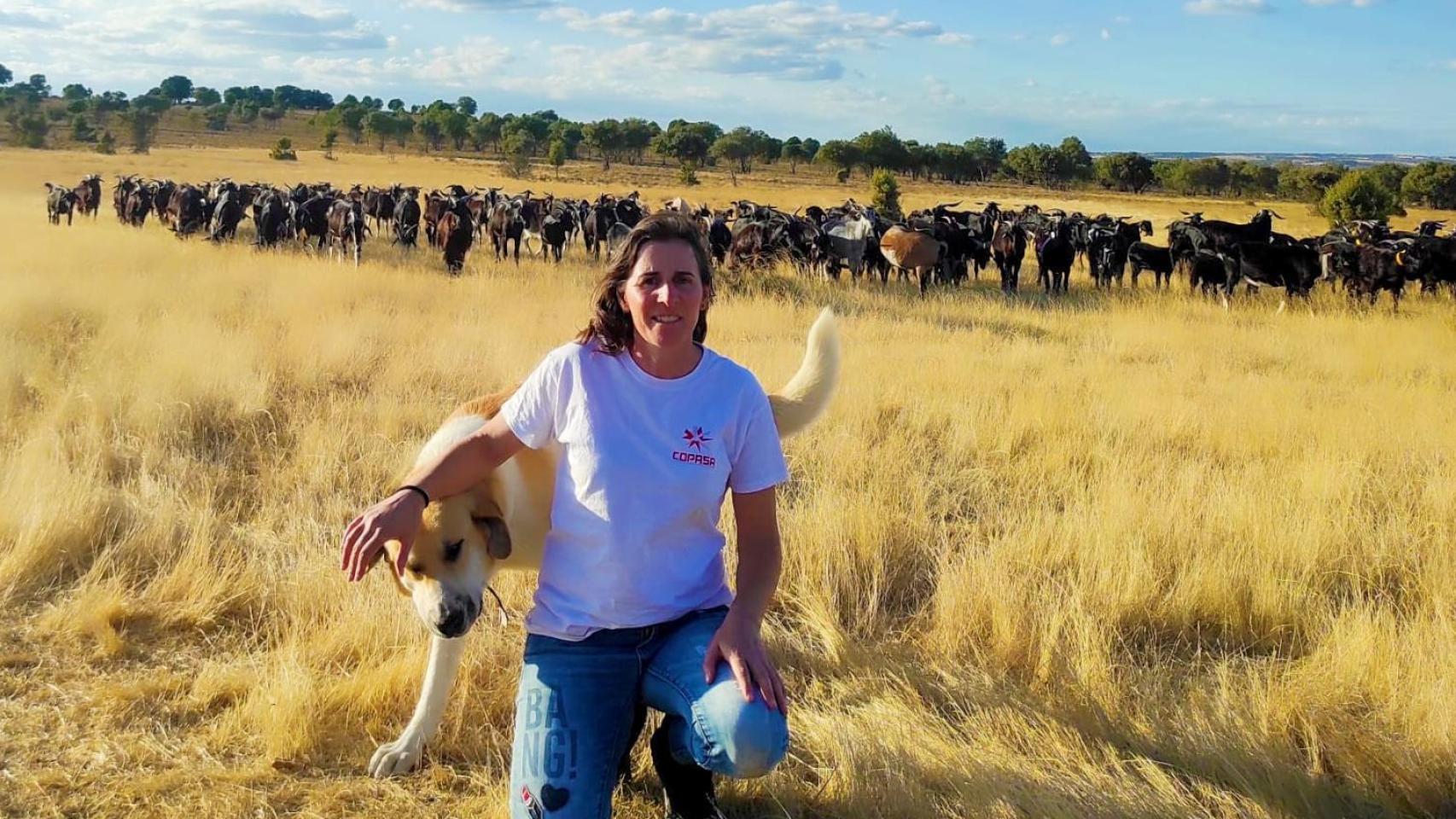 Inés, una de las últimas cabreras de Zamora: "A veces me pagan la leche ...