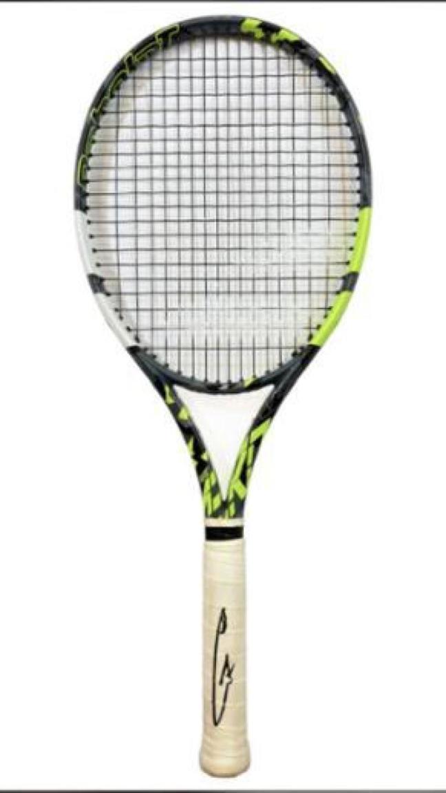 La raqueta con la que Alcaraz conquistó Wimbledon frente a Djokovic ...