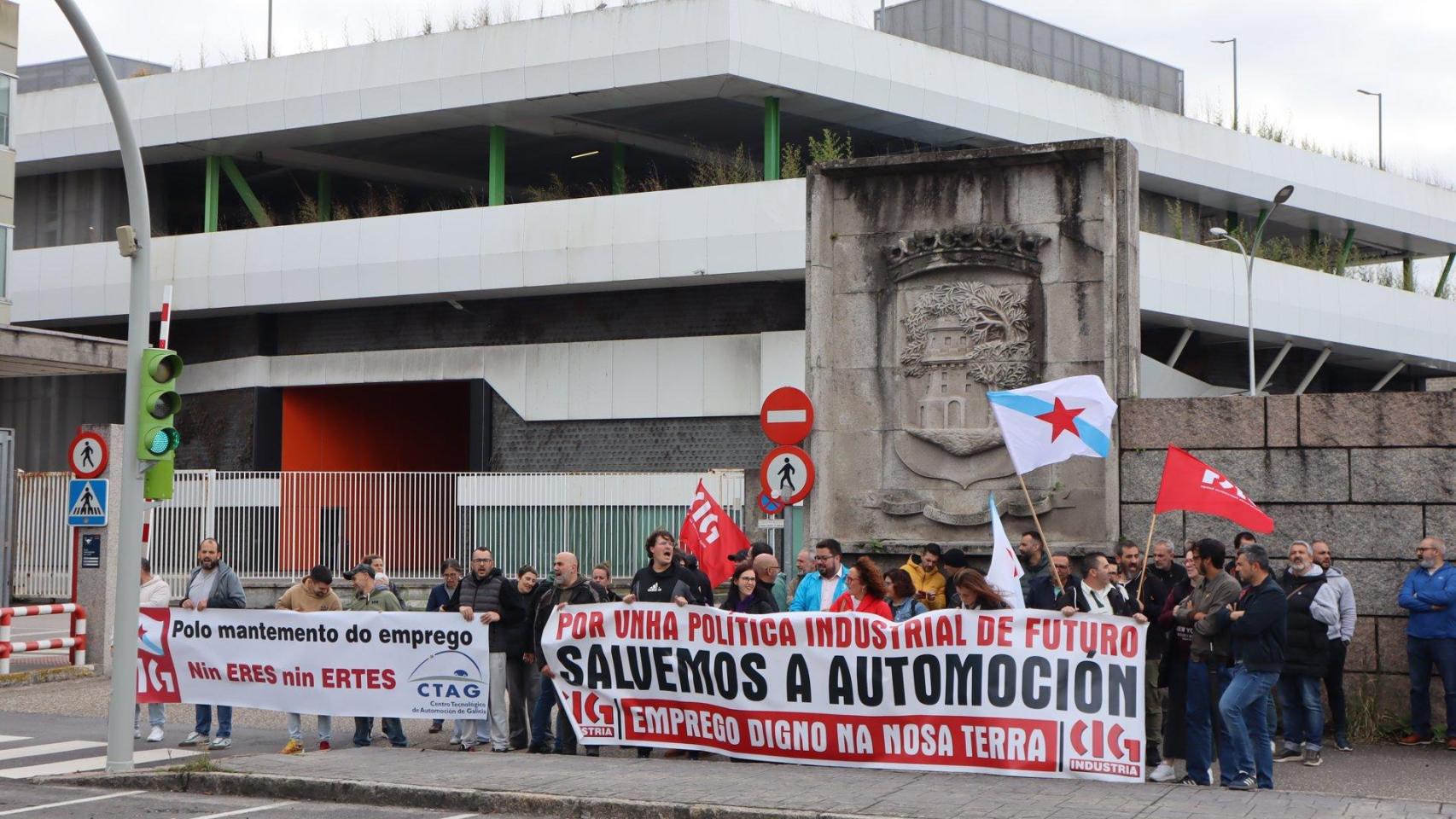 Concentración en Vigo para urgir medidas ante la "crisis" que afecta al ...