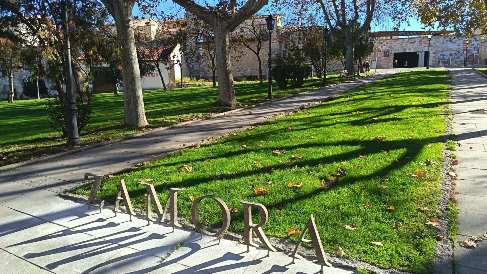 Zamora recupera las históricas letras de la antigua Caja de Ahorros ...