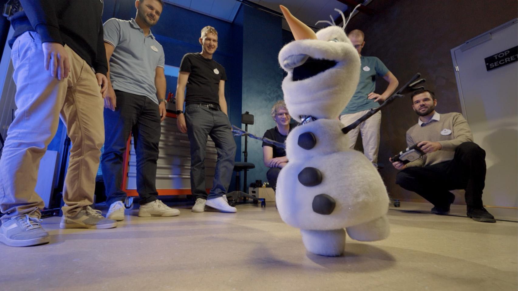 Disney sorprende con un robot animatrónico de Olaf, el adorable muñeco ...