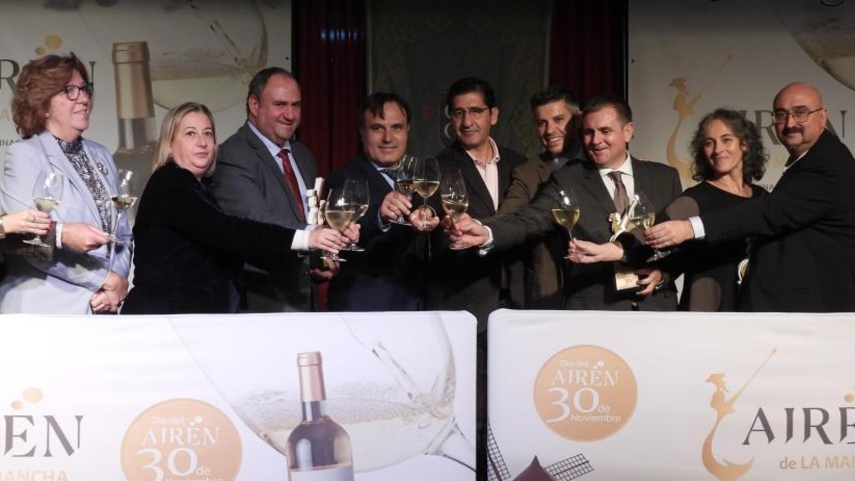 Castilla-La Mancha ensalza la uva airén, una variedad autóctona que ocupa el 40 % del terreno de ...