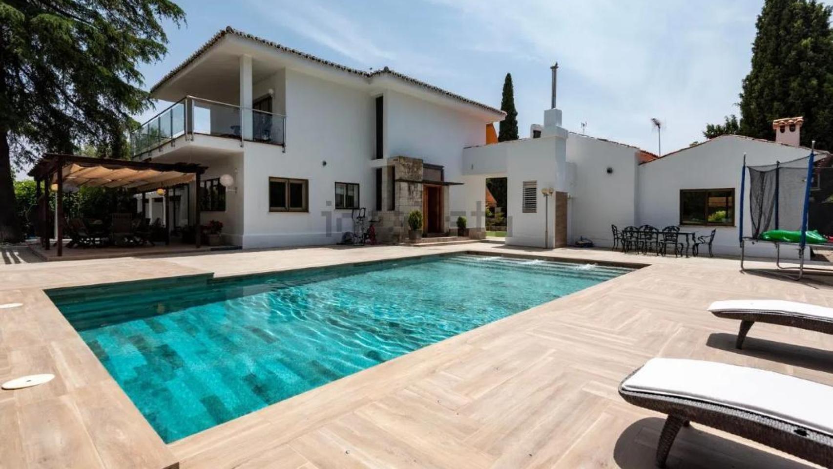 Así es el exclusivo chalet de lujo que se vende en Ciudad Real por 1,2 ...