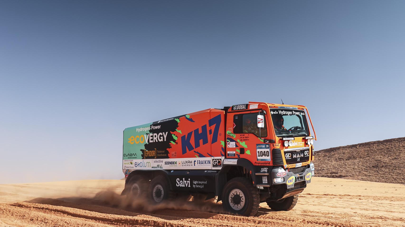 Jordi Juvanteny, José Luis Criado y el primer camión híbrido del Dakar ...