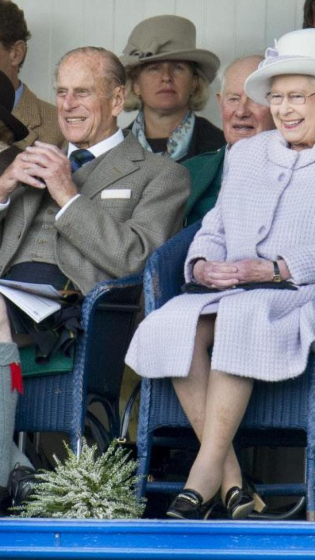 Un libro revela que el duque de Edimburgo, marido de Isabel II, vivió ...