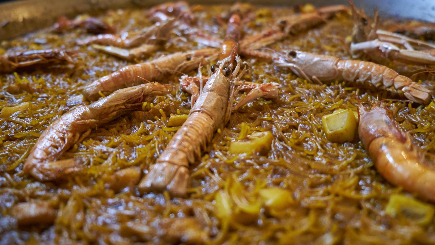 El pueblo ideal para comer una buena fideuà y recorrer a pie sus playas ...