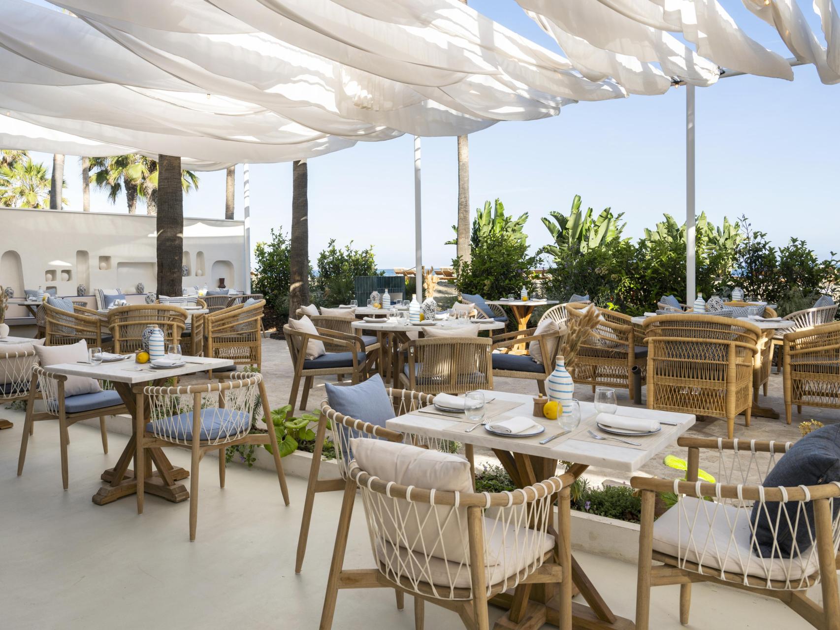El hotel joya en Marbella con la piscina más larga de Andalucía y ...