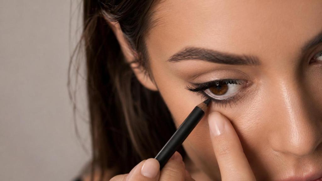 David Francés, maquillador: "Si usas el lápiz de ojos negro en la línea ...