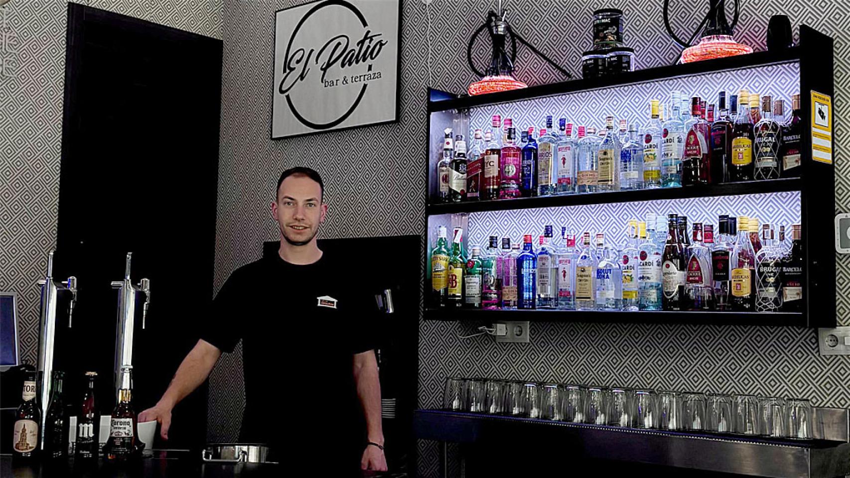Marcos (25), 2 meses en un famoso bar de pueblo que abre de viernes a ...