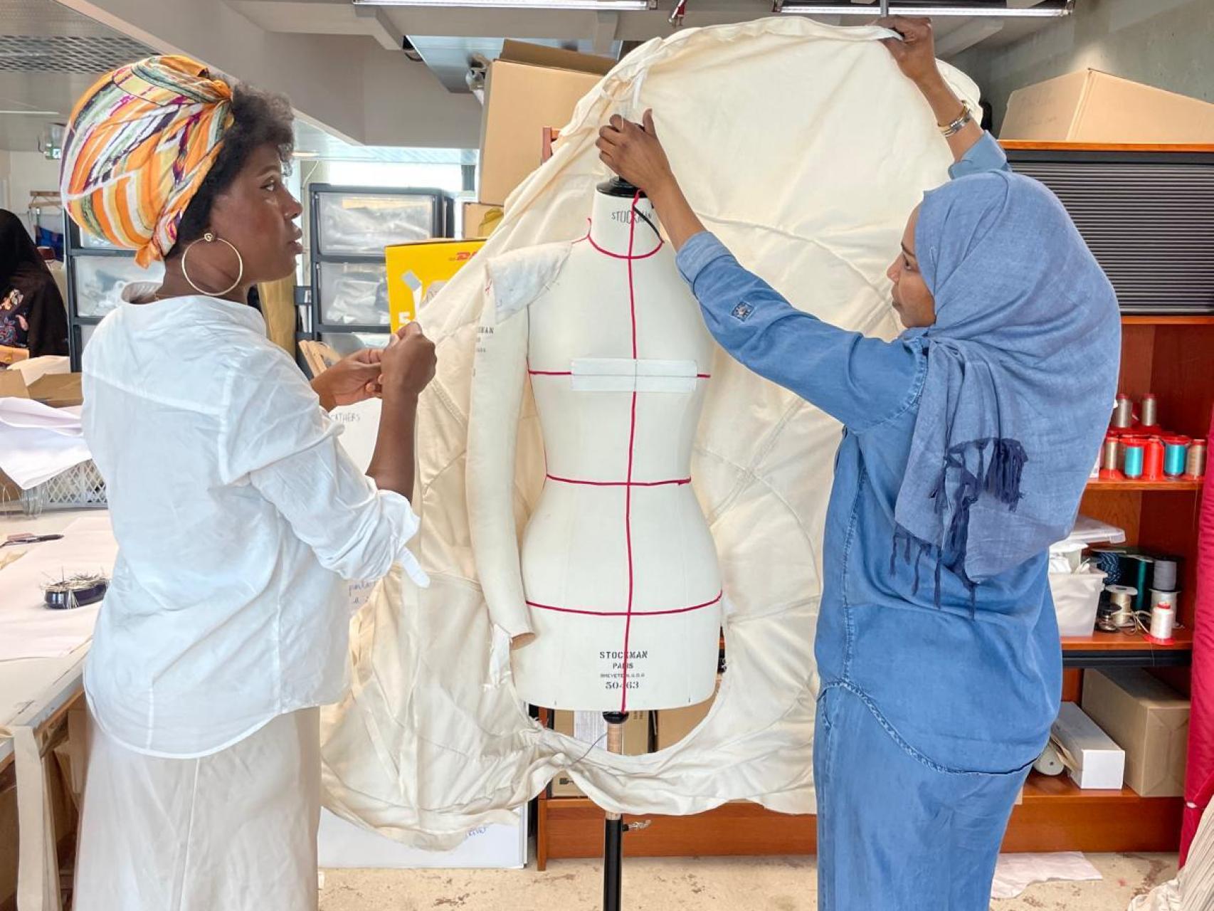Maya Persaud cambia la vida de los refugiados a través de la moda en ...